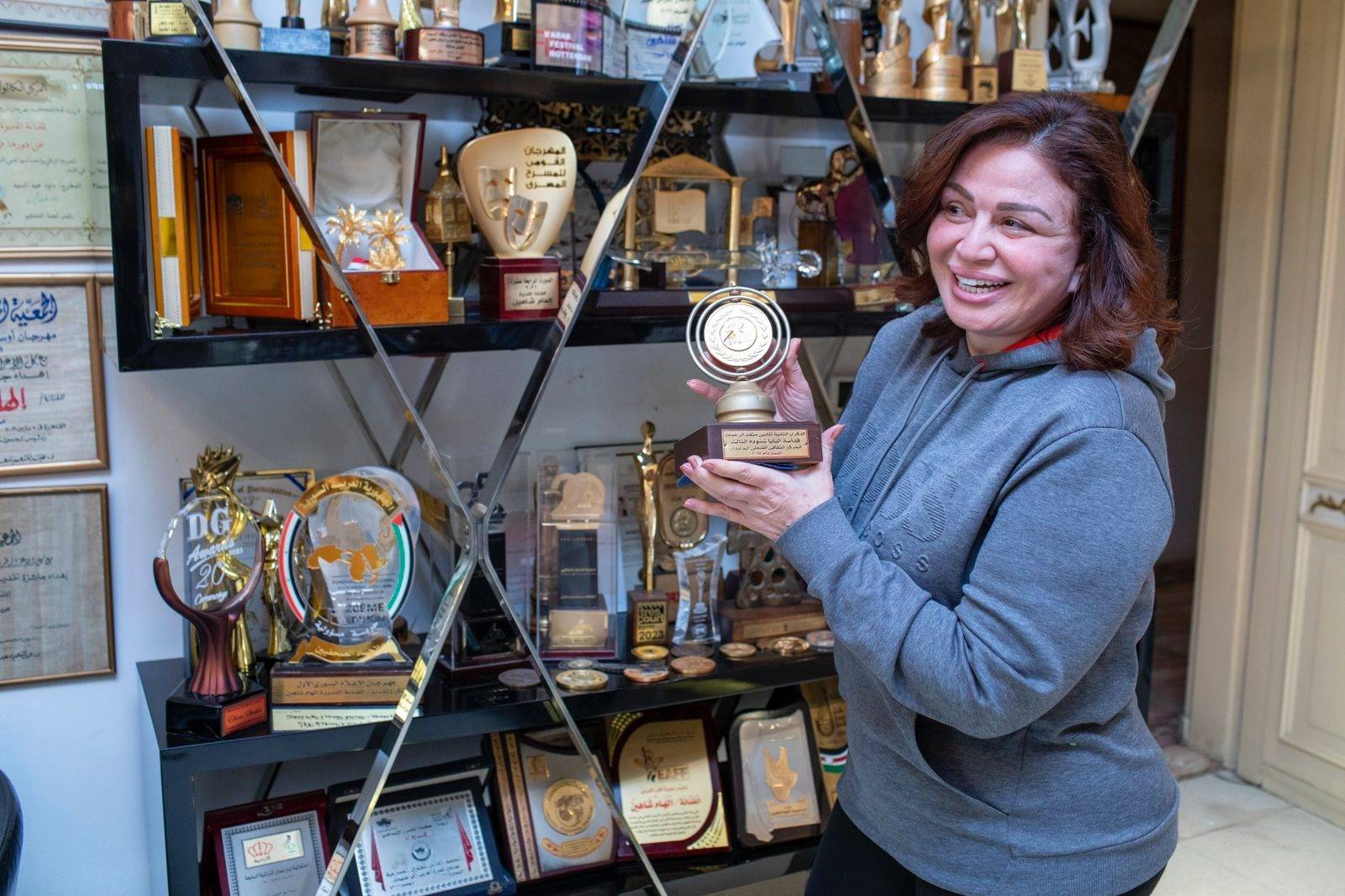 بالصور - إلهام شاهين تعلن سبب موافقتها على مشروع توثيق تاريخها الفني ...